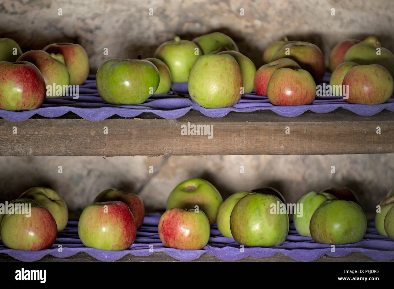 Stored apples hi-res stock photography and images - Alamy