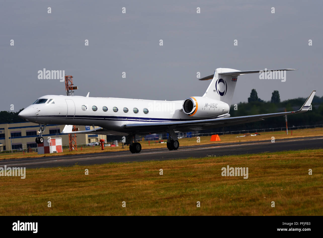 Gulfstream G550 business jet plane M-USIC of Ineos Jim Ratcliffe taking ...