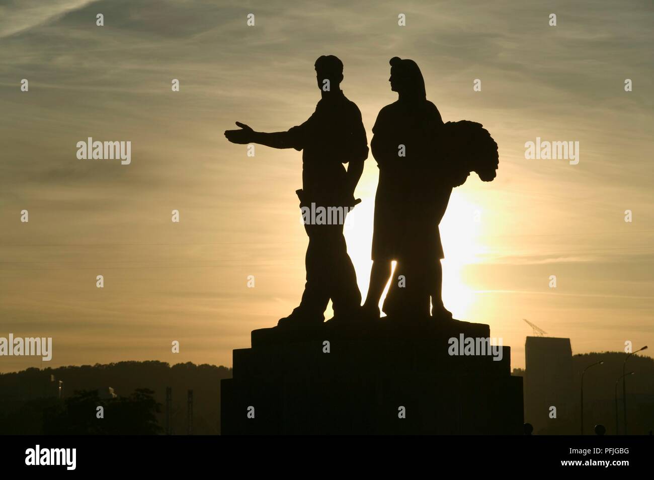 Lithuania, Vilnius, Zaliasis Tiltas (Green Bridge), silhouettes of ...