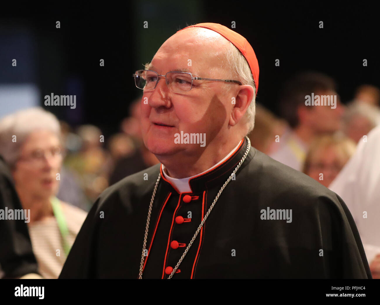 Opening world meeting families rds hi-res stock photography and images ...