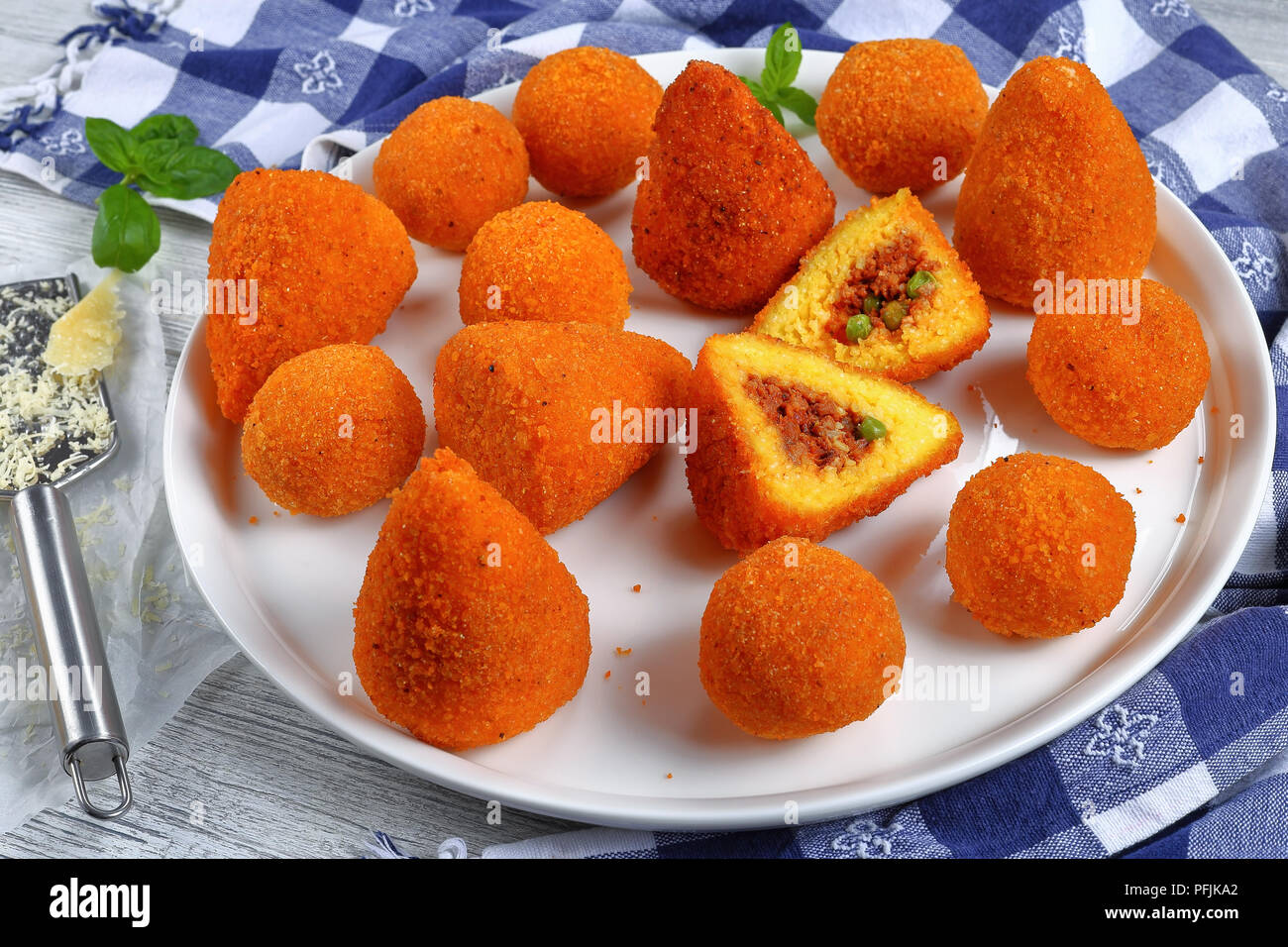 Cone of fried food italy hi-res stock photography and images - Alamy