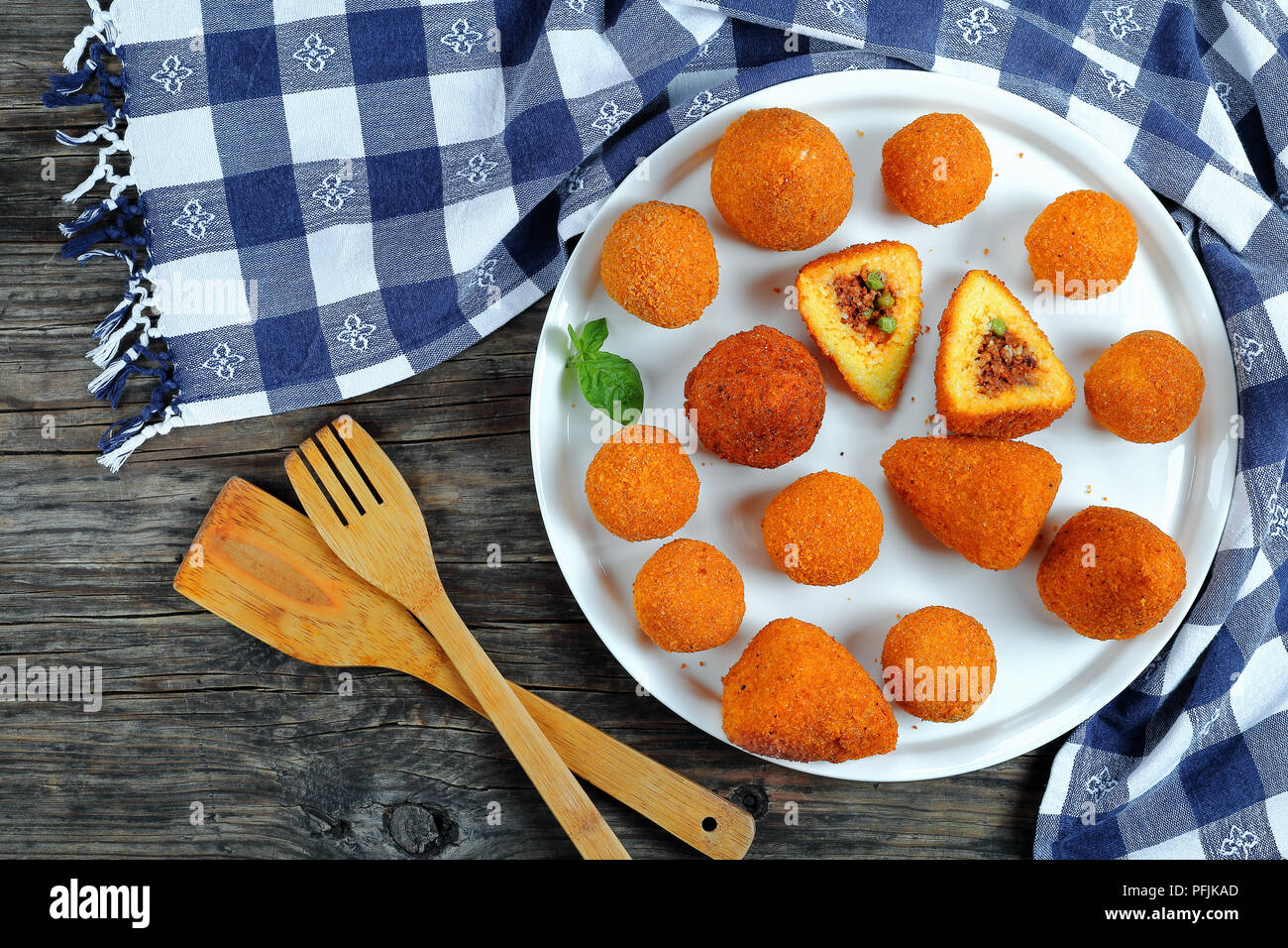 Cone of fried food italy hi-res stock photography and images - Alamy