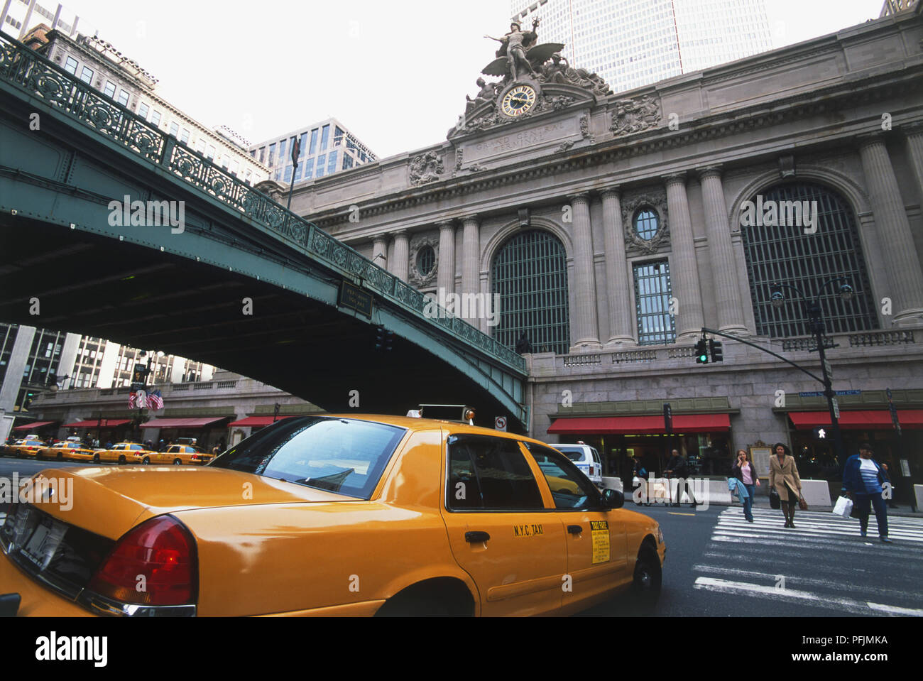 USA, New York, Manhattan, Grand Central Station, yellow cab approaching ...