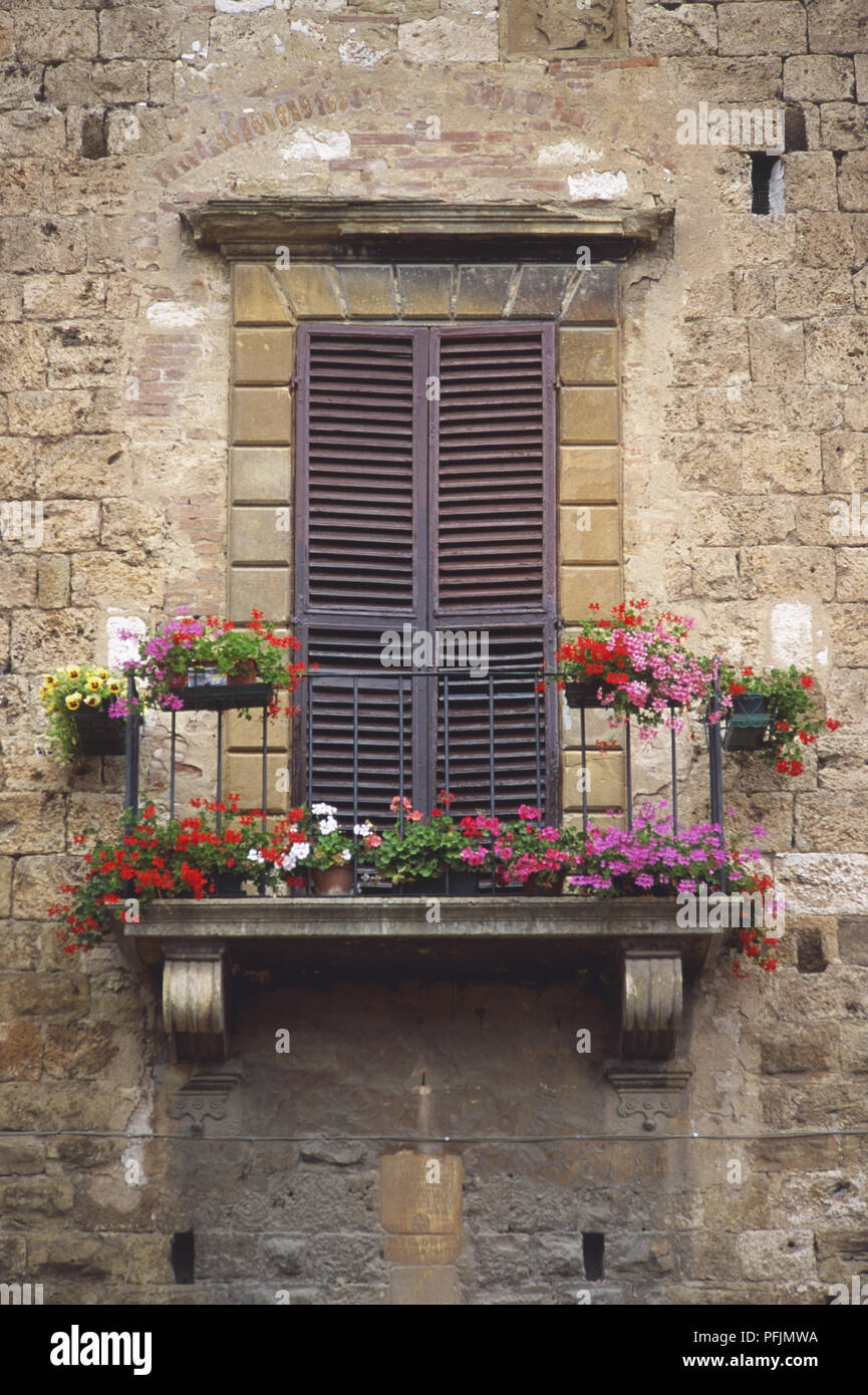 Balcony flowers in tuscany hi-res stock photography and images - Alamy