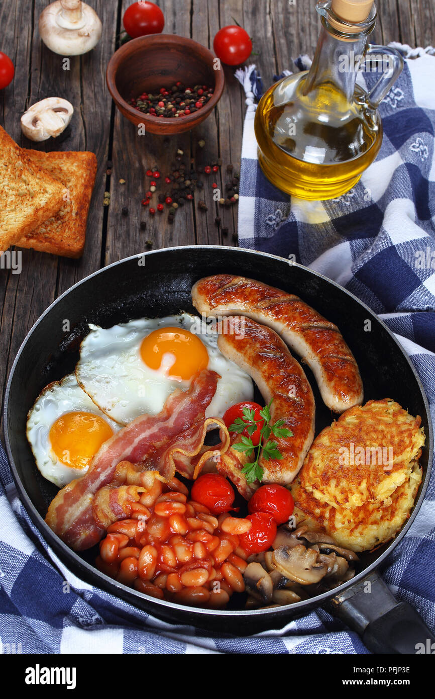 full english breakfast - bean, hash brown, fried eggs, bacon, roasted sausages, tomatoes ...