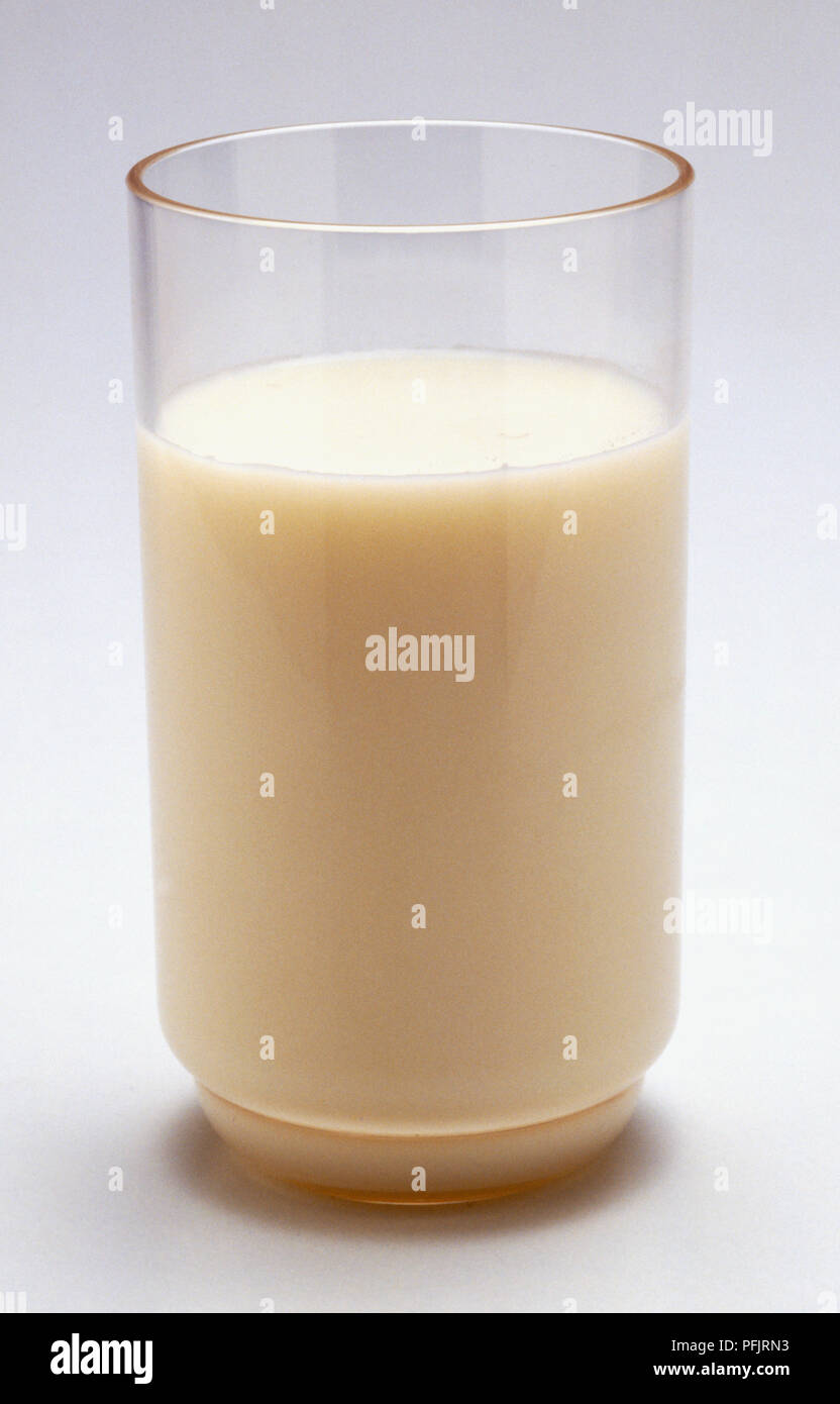 Glass of milk, close up, front view Stock Photo - Alamy