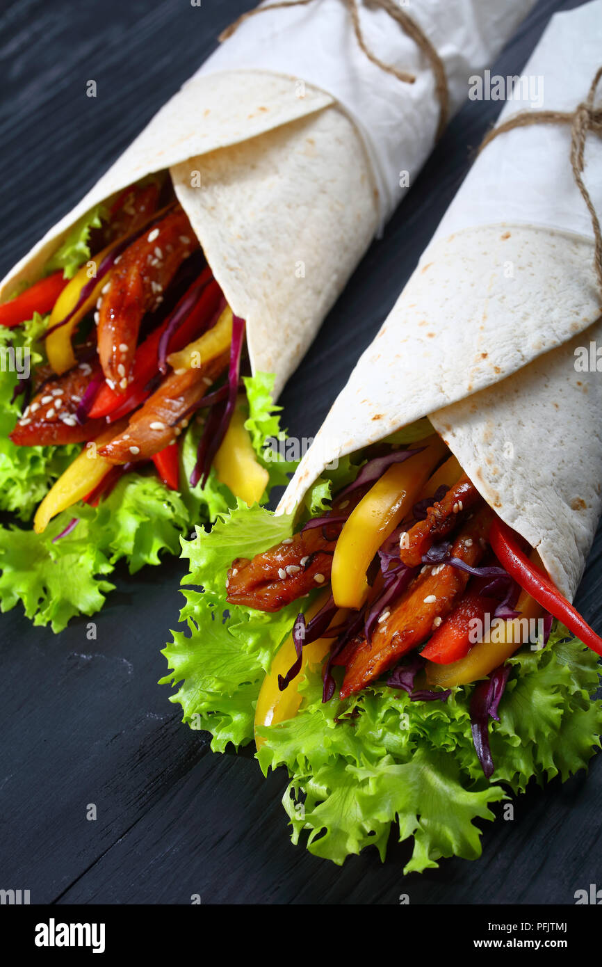 Chicken wrap paper hi-res stock photography and images - Alamy
