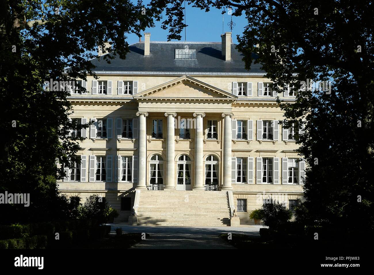 Neo chateau hi-res stock photography and images - Alamy