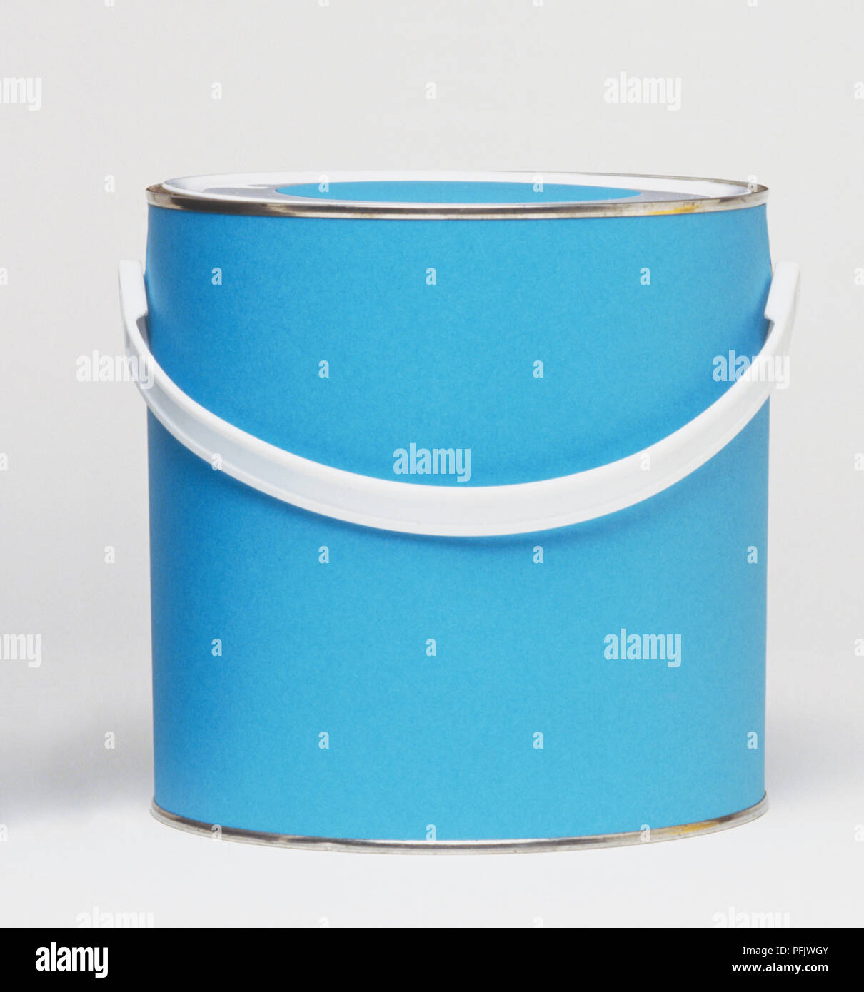 Blue paint tin with white handle, front view Stock Photo - Alamy