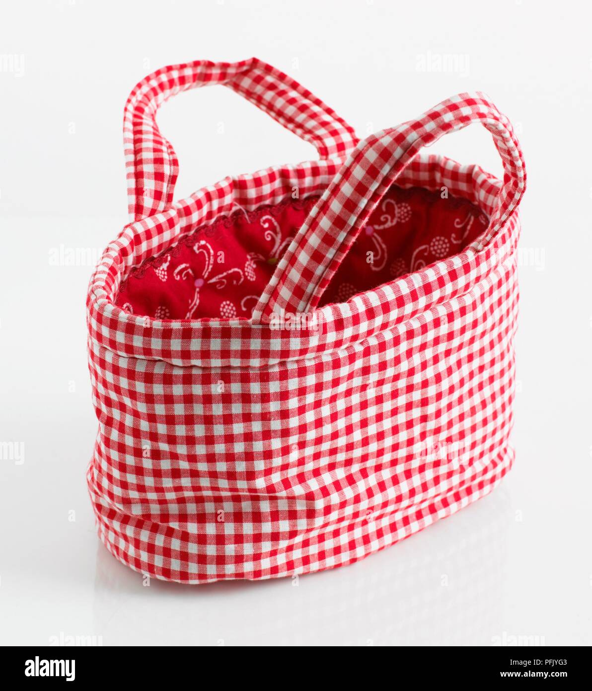 Checked bag hi-res stock photography and images - Alamy