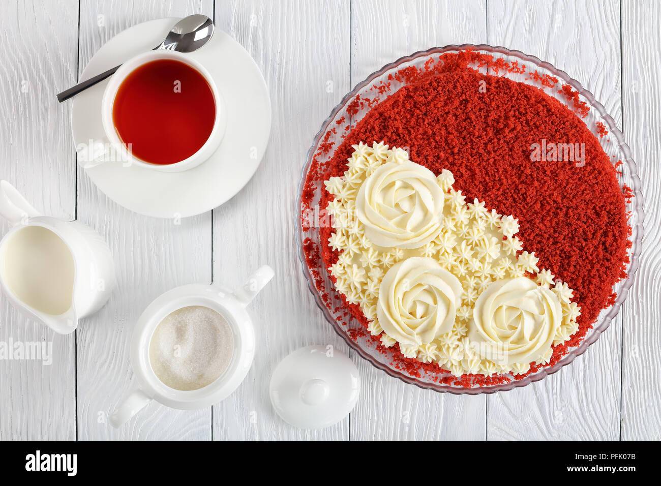Cake crumbs hi-res stock photography and images - Alamy