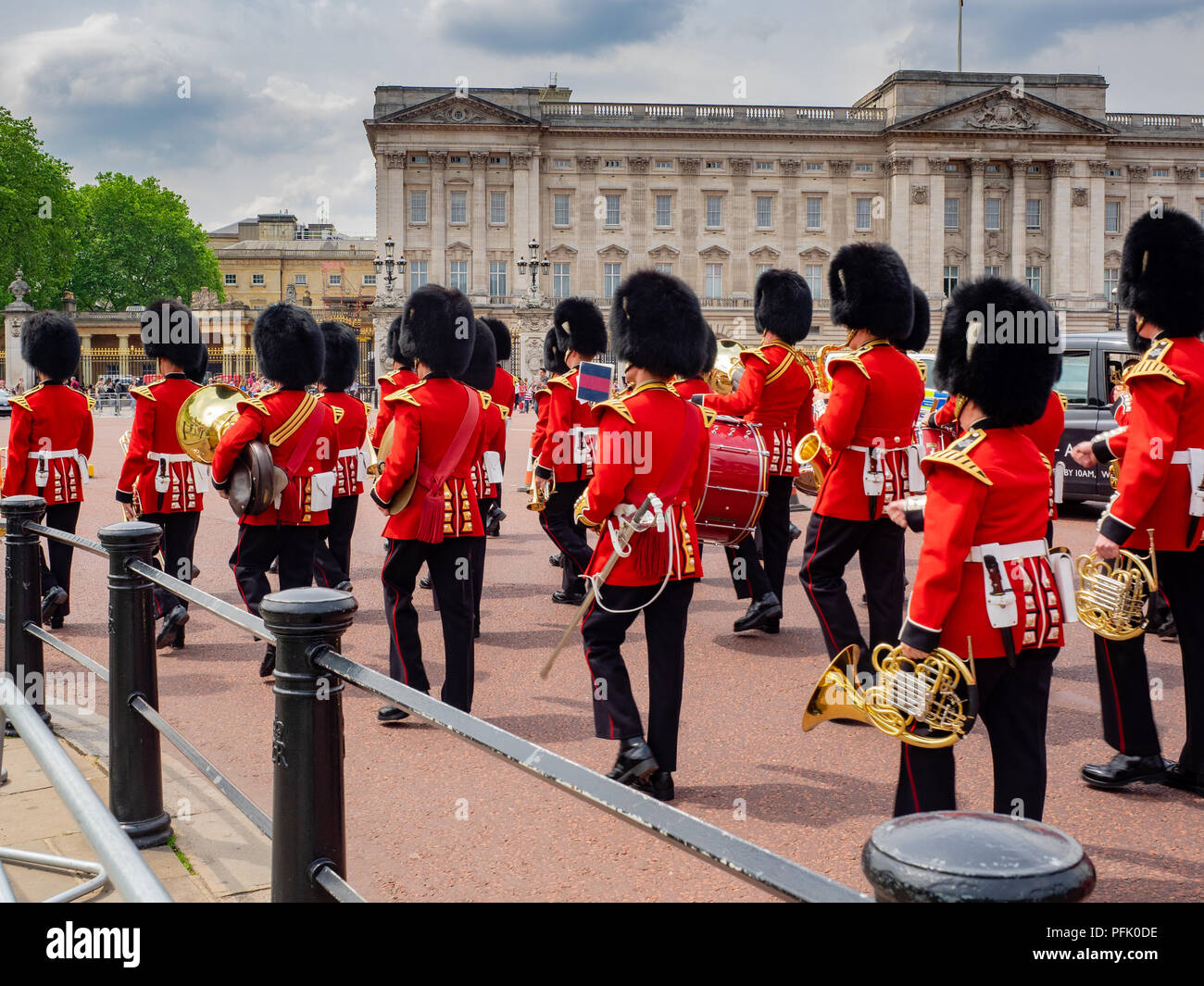 Grenadier Guards At Buckingham Palace High Resolution Stock Photography ...
