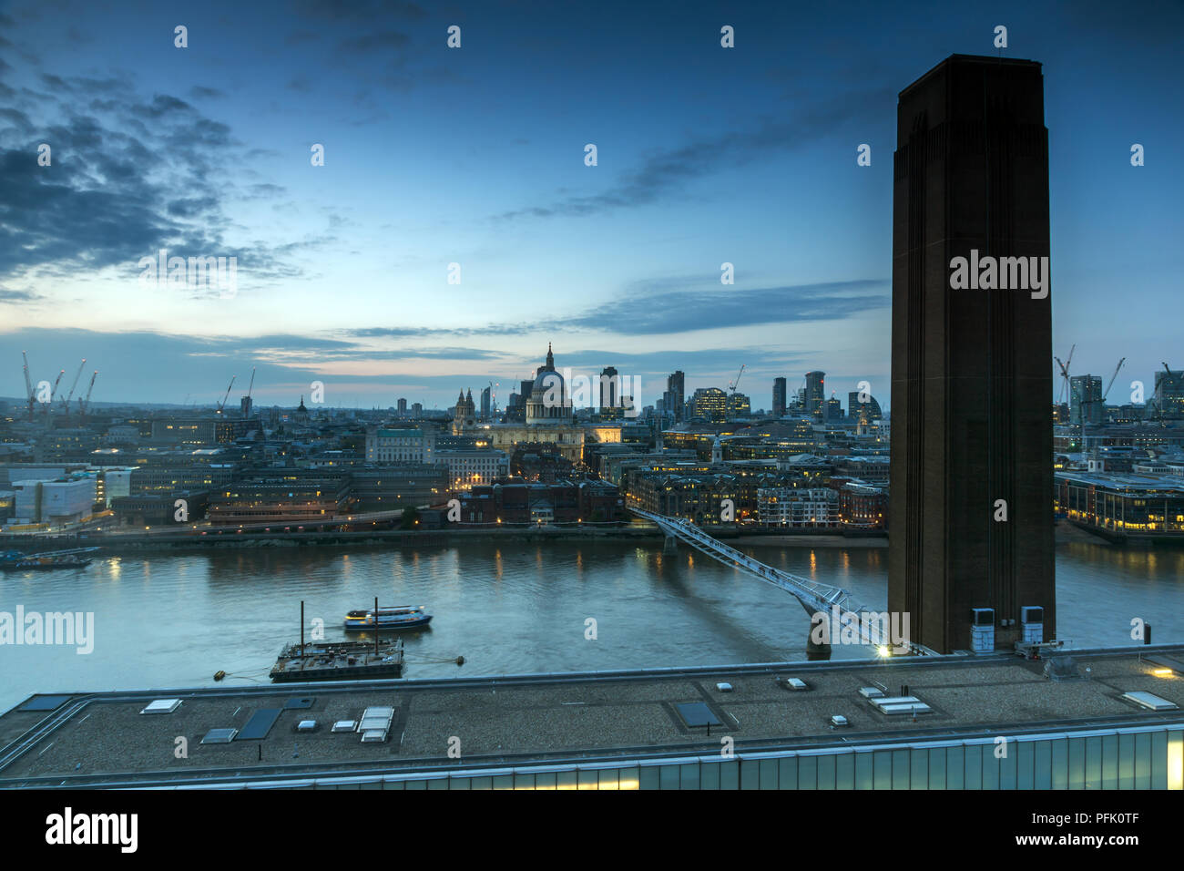 LONDON, ENGLAND - JUNE 18, 2016: Amazing Sunset panorama from Tate ...