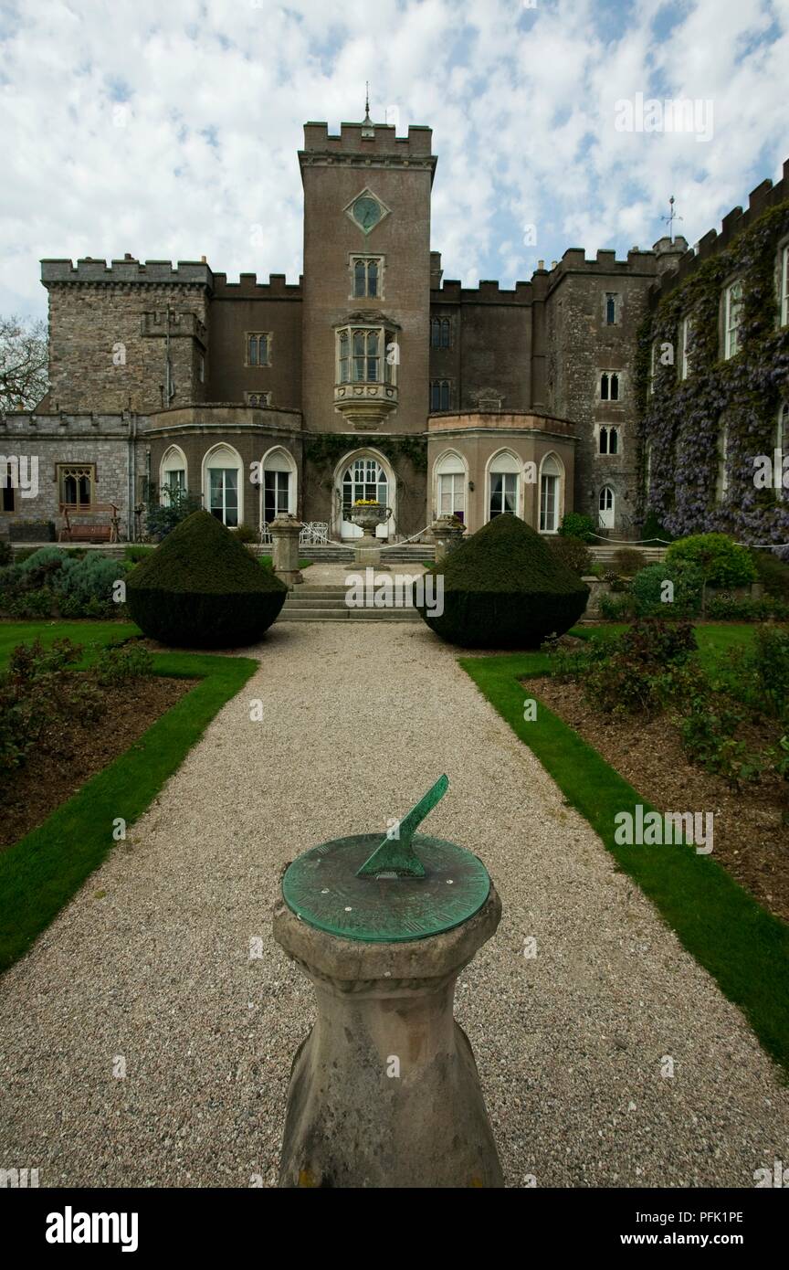 Devon castle hi-res stock photography and images - Alamy