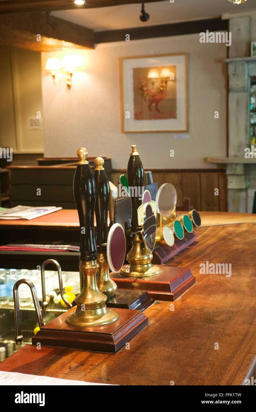 Row beer pumps hi-res stock photography and images - Alamy
