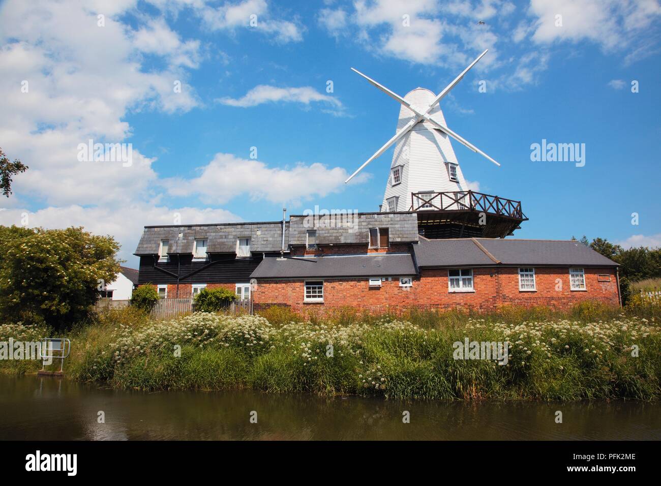 White smock hi-res stock photography and images - Alamy