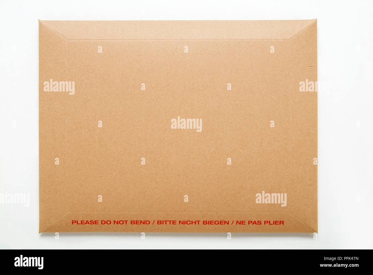 Blank brown cardboard envelope, front view Stock Photo - Alamy