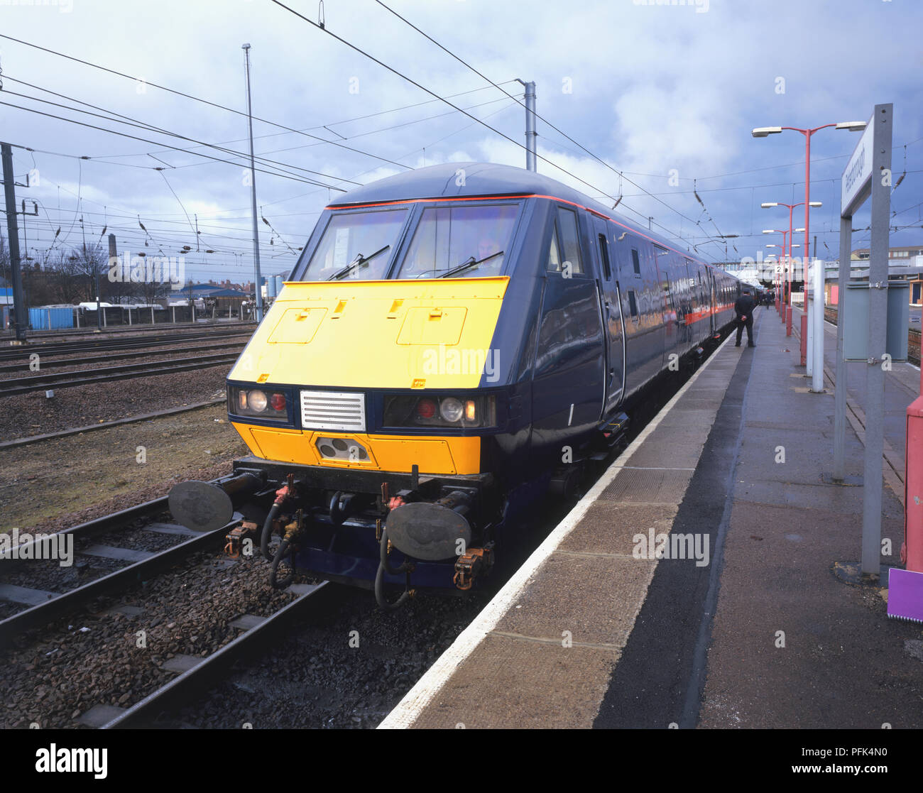 Train at platform Stock Photo - Alamy