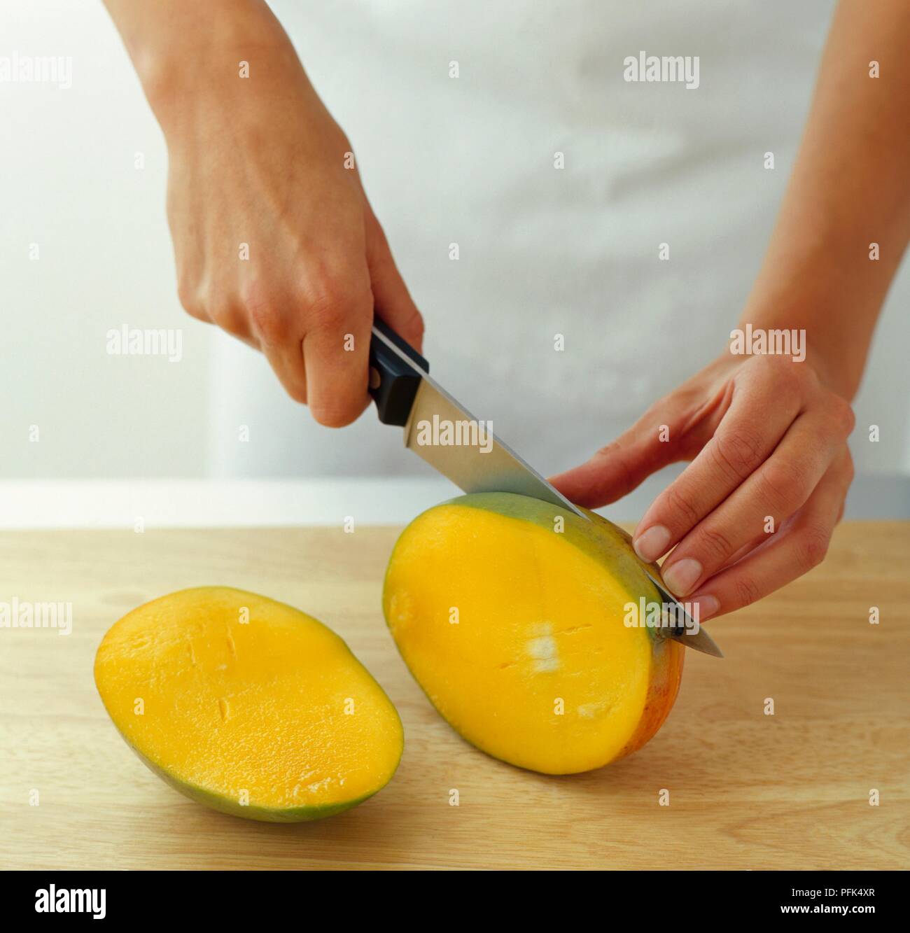 Mango slicing hi-res stock photography and images - Alamy