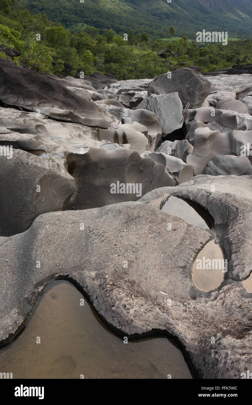 Brazil, Parque Nacional Chapada dos Veadeiros, Vale da Lua, Rio Sao ...