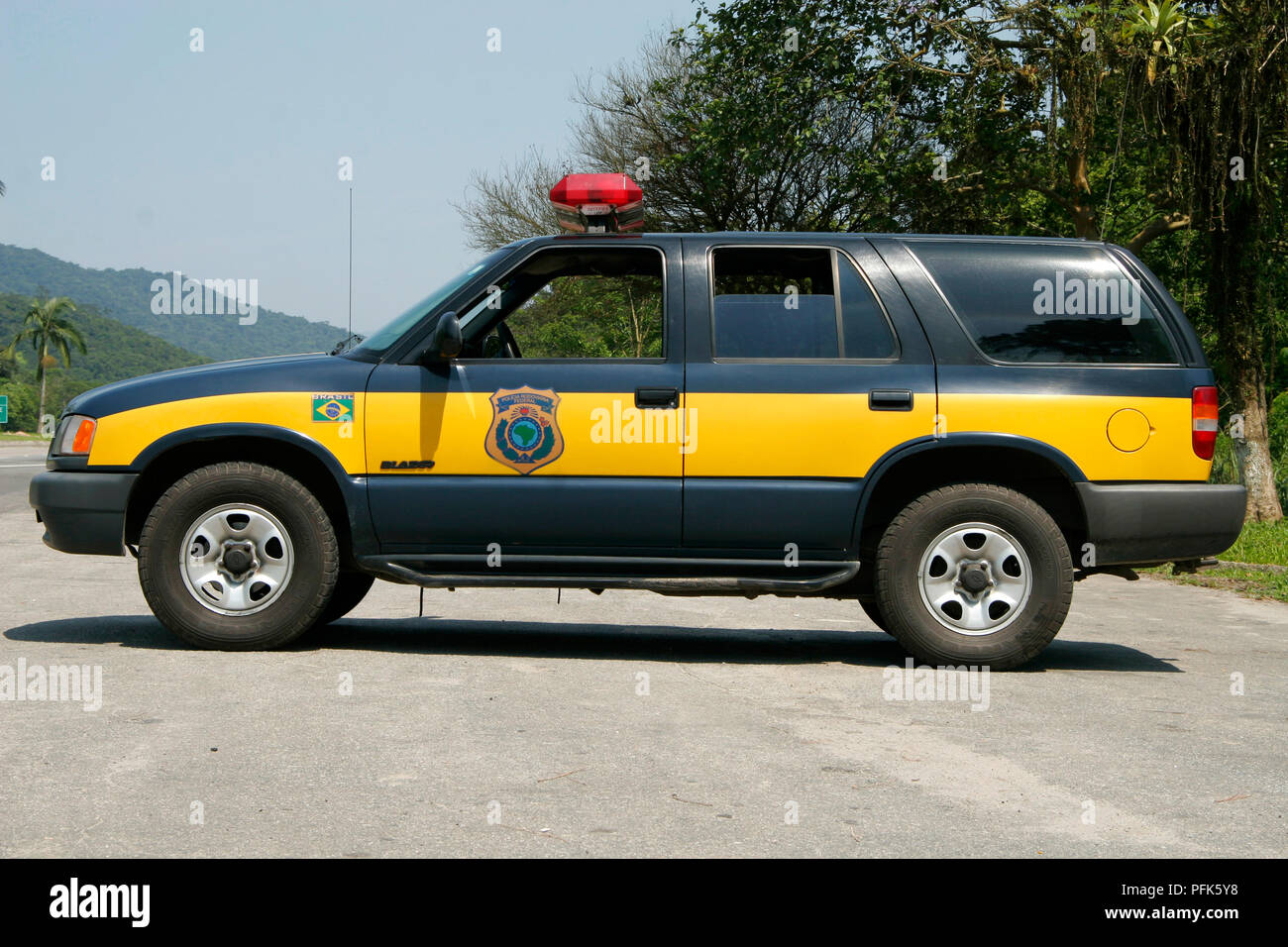 Blue car side view hi-res stock photography and images - Alamy