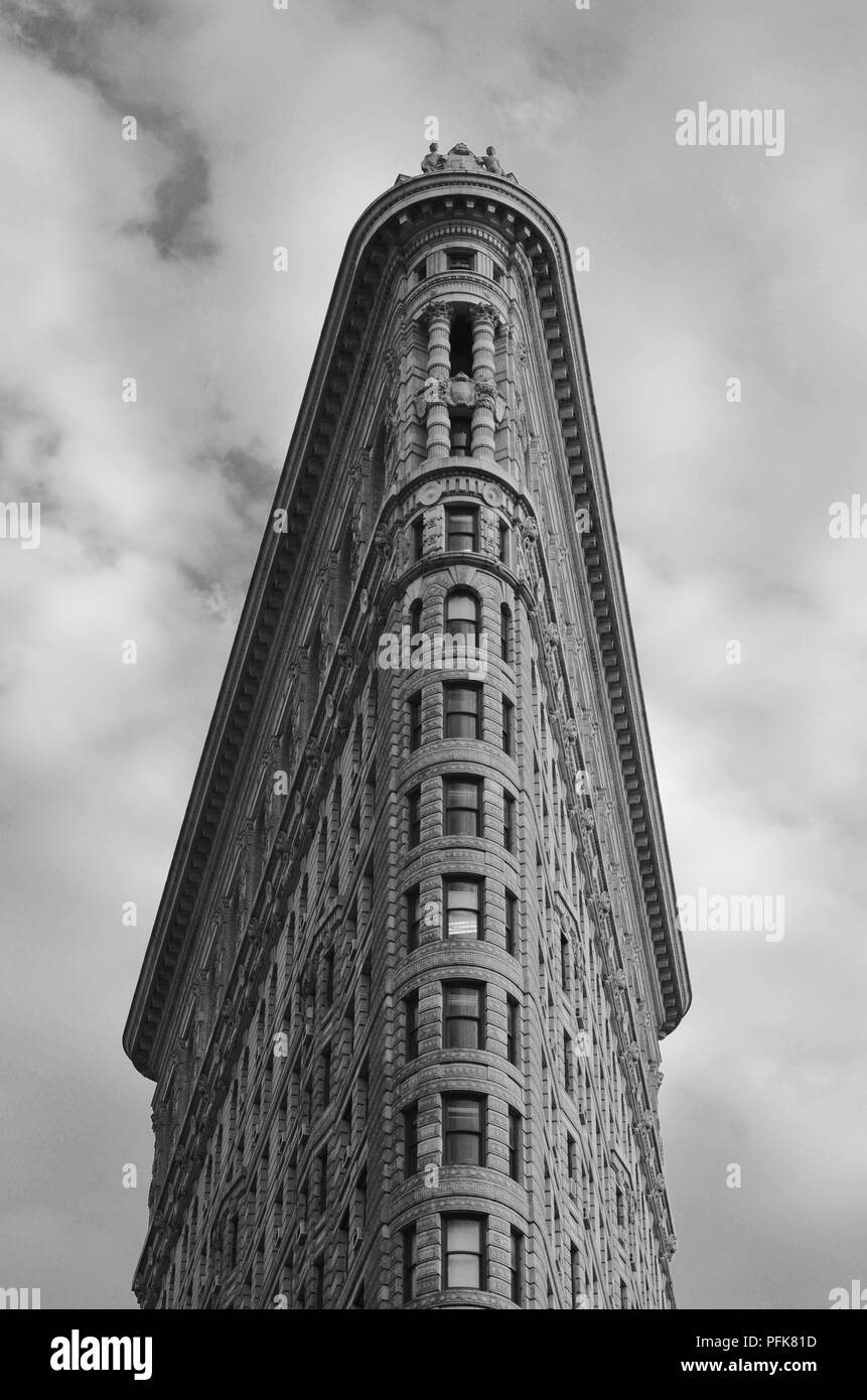 Side view flatiron building manhattan hi-res stock photography and ...