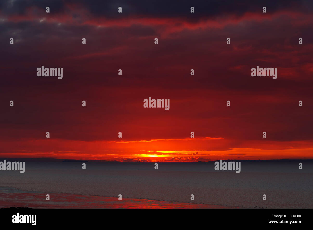 The sun about to set Stock Photo - Alamy