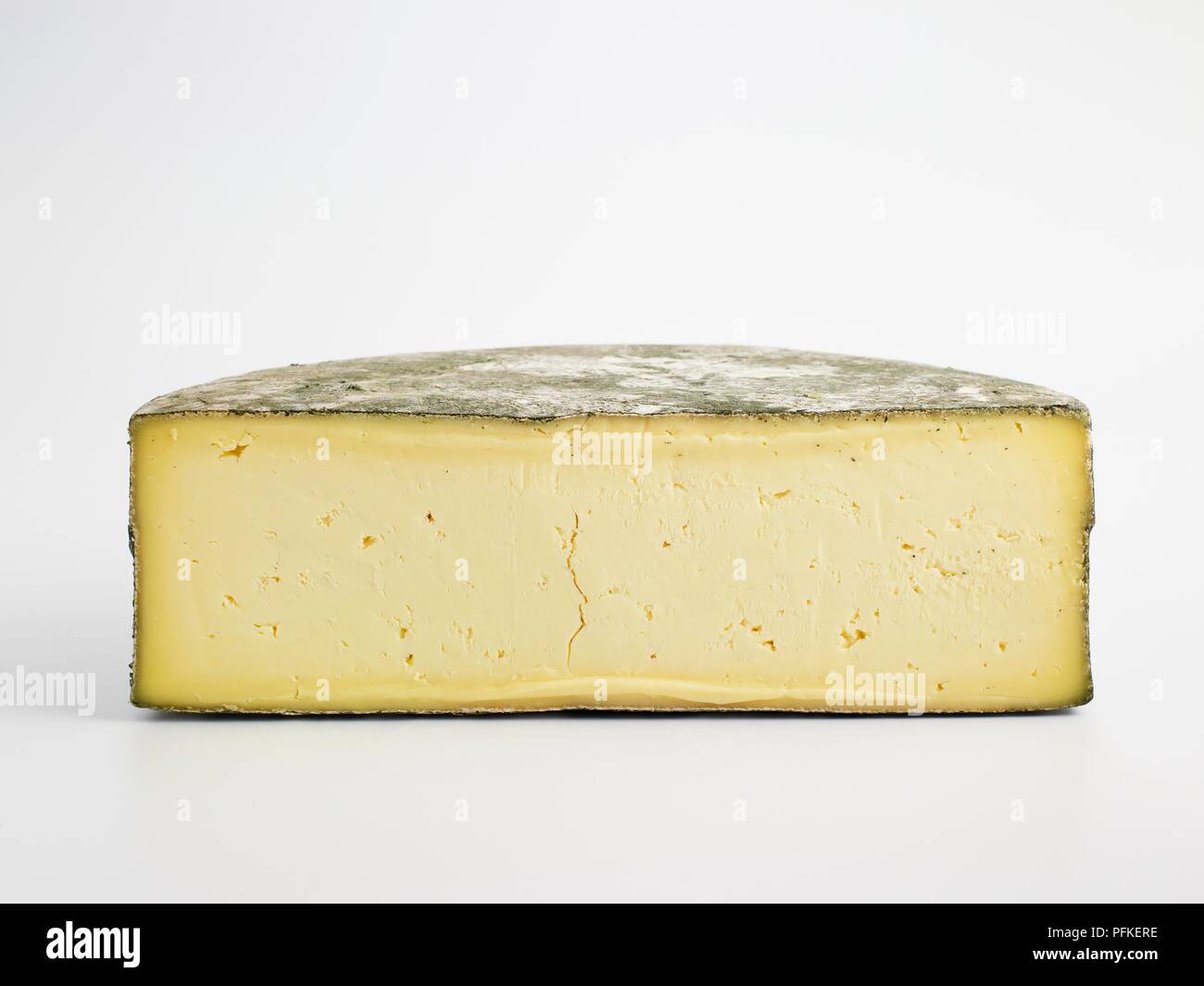 Slice of Cornish Yarg cow's milk cheese Stock Photo - Alamy