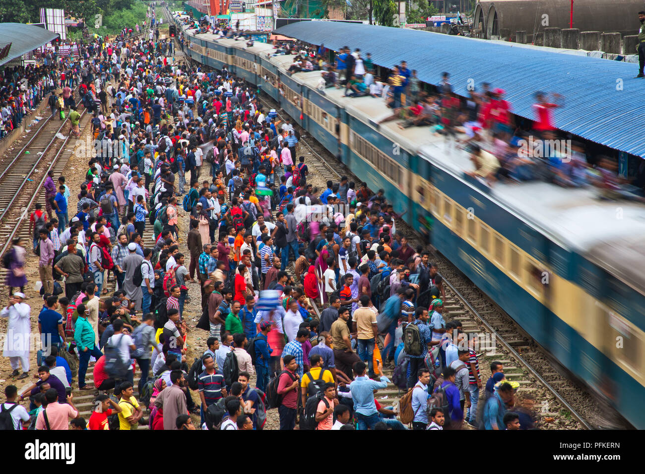 Journey by train with life risk Stock Photo - Alamy
