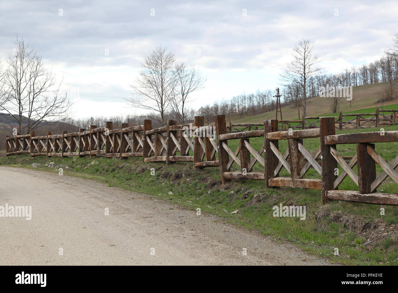 Wooden fence border hi-res stock photography and images - Alamy