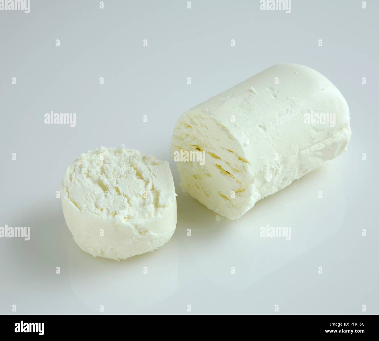 Sliced log of American Belle Chevre goat's cheese Stock Photo - Alamy