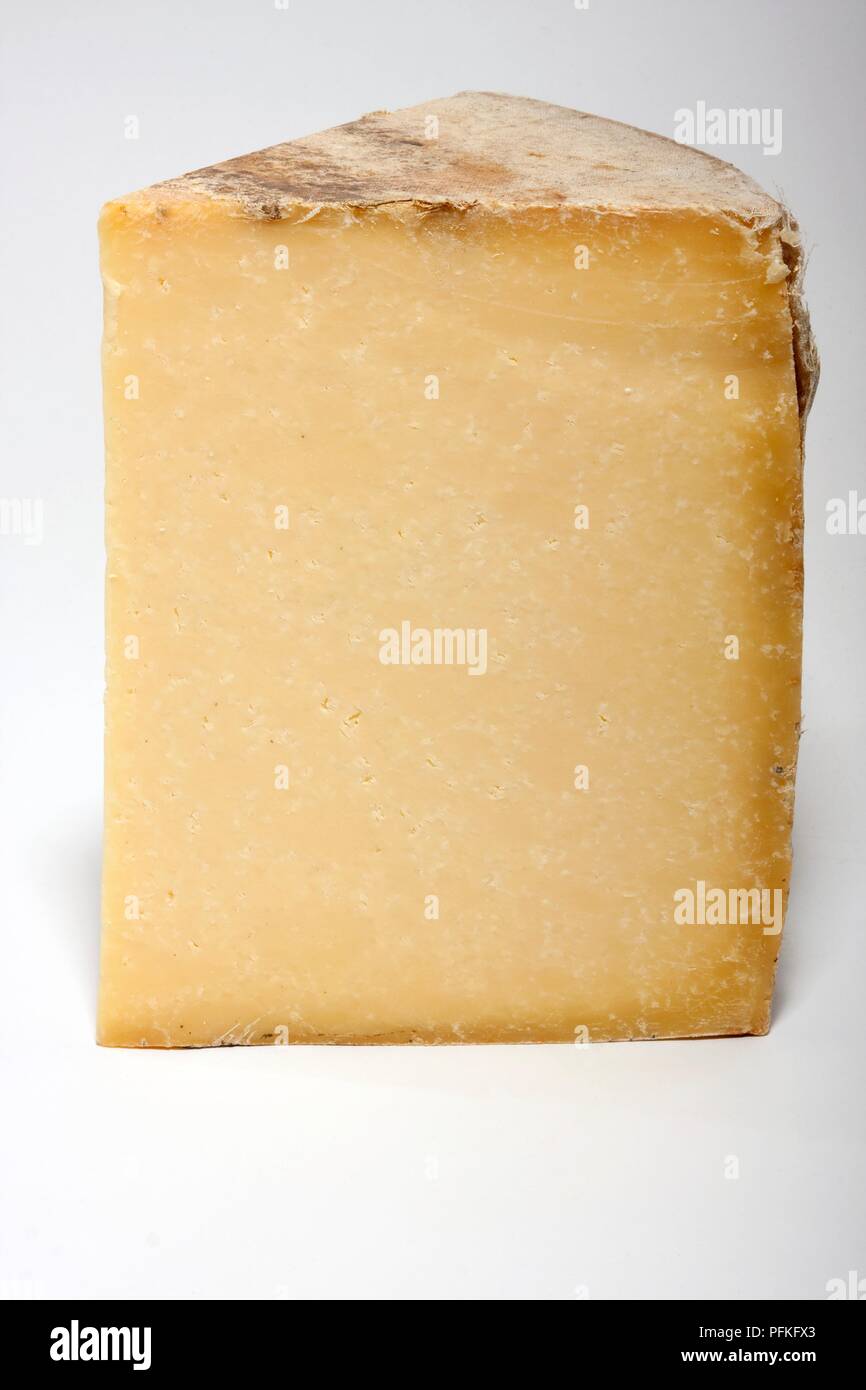 Slice of Australian Pyengana cheddar Stock Photo - Alamy