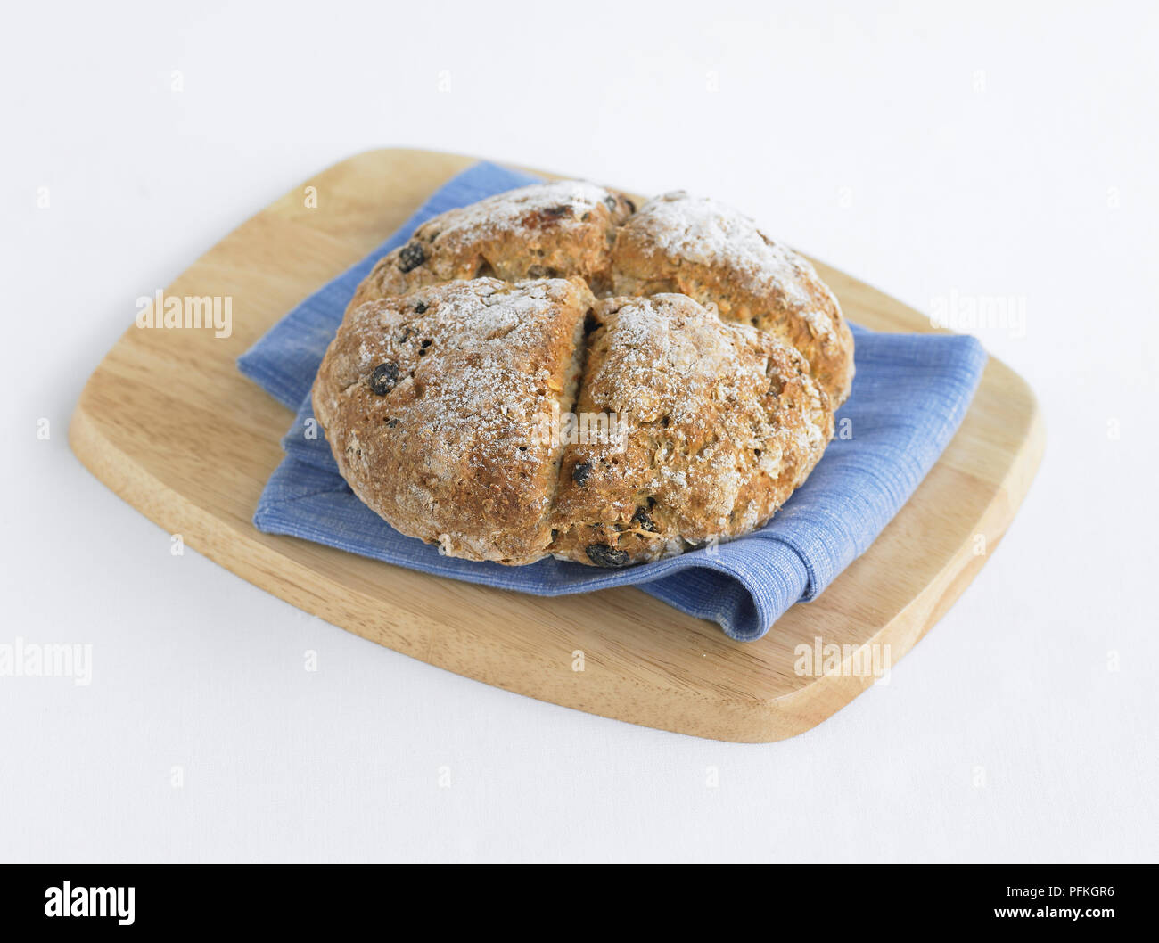 Baked soda bread on napkin and chopping board Stock Photo - Alamy