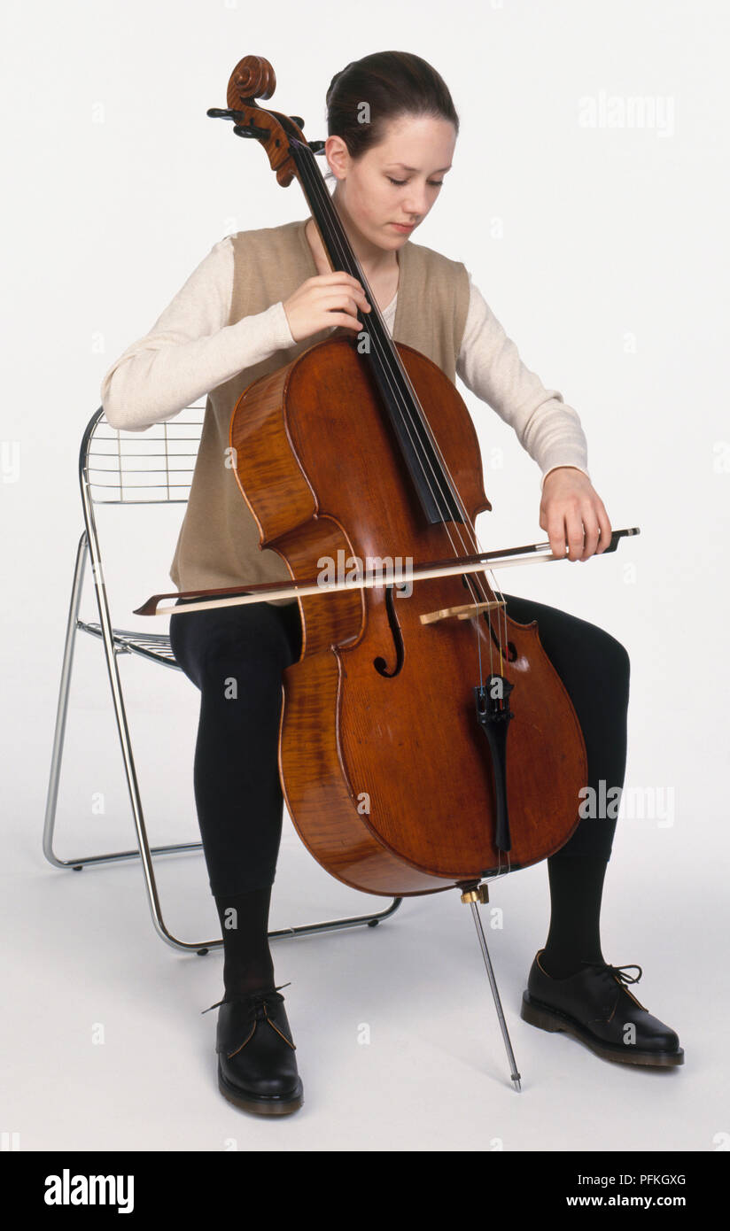 Playing cello hi-res stock photography and images - Alamy