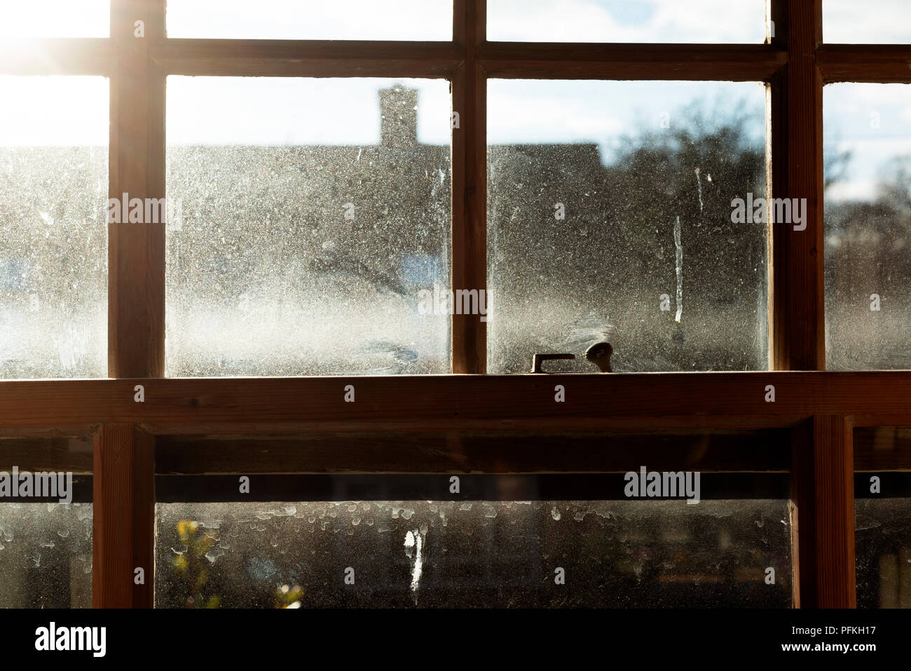 Dirt home hi-res stock photography and images - Alamy