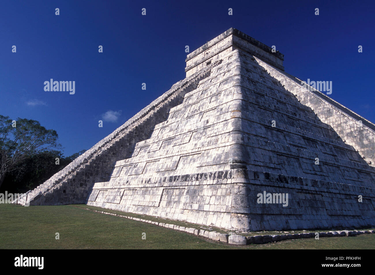 The Maya Ruins with the Kukulkan Pyramide of Chichen Itza in the ...
