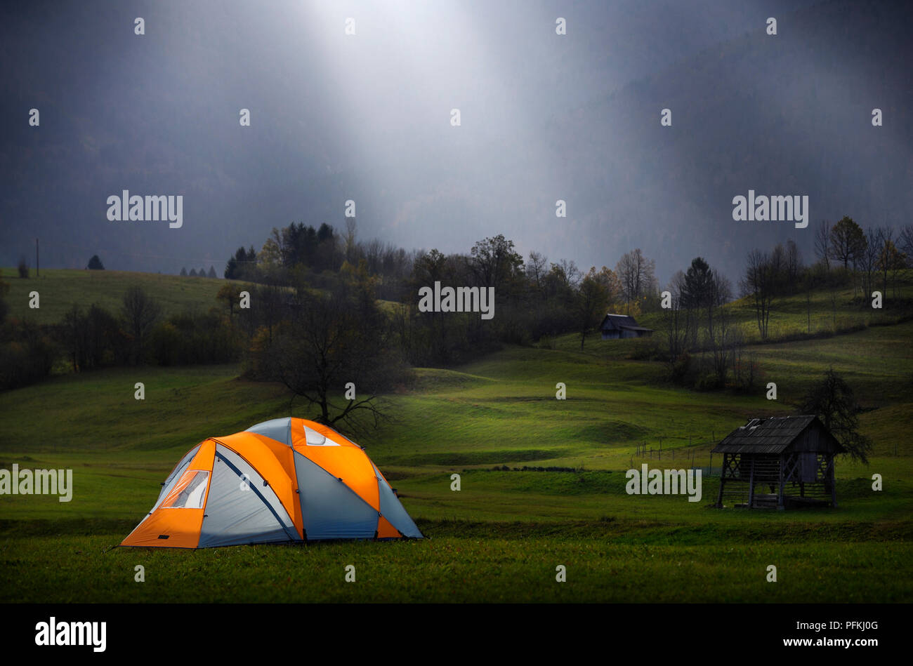 Sunlight beaming down hi-res stock photography and images - Alamy