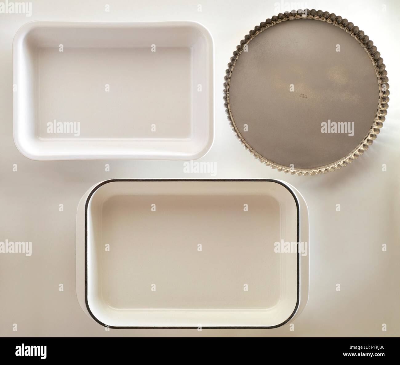 Baking trays and tins hi-res stock photography and images - Alamy