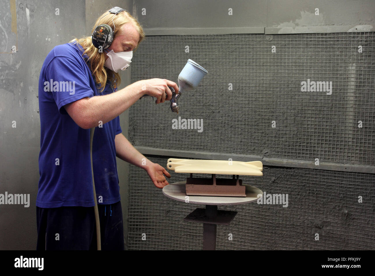 Worker detail turntable hi-res stock photography and images - Alamy