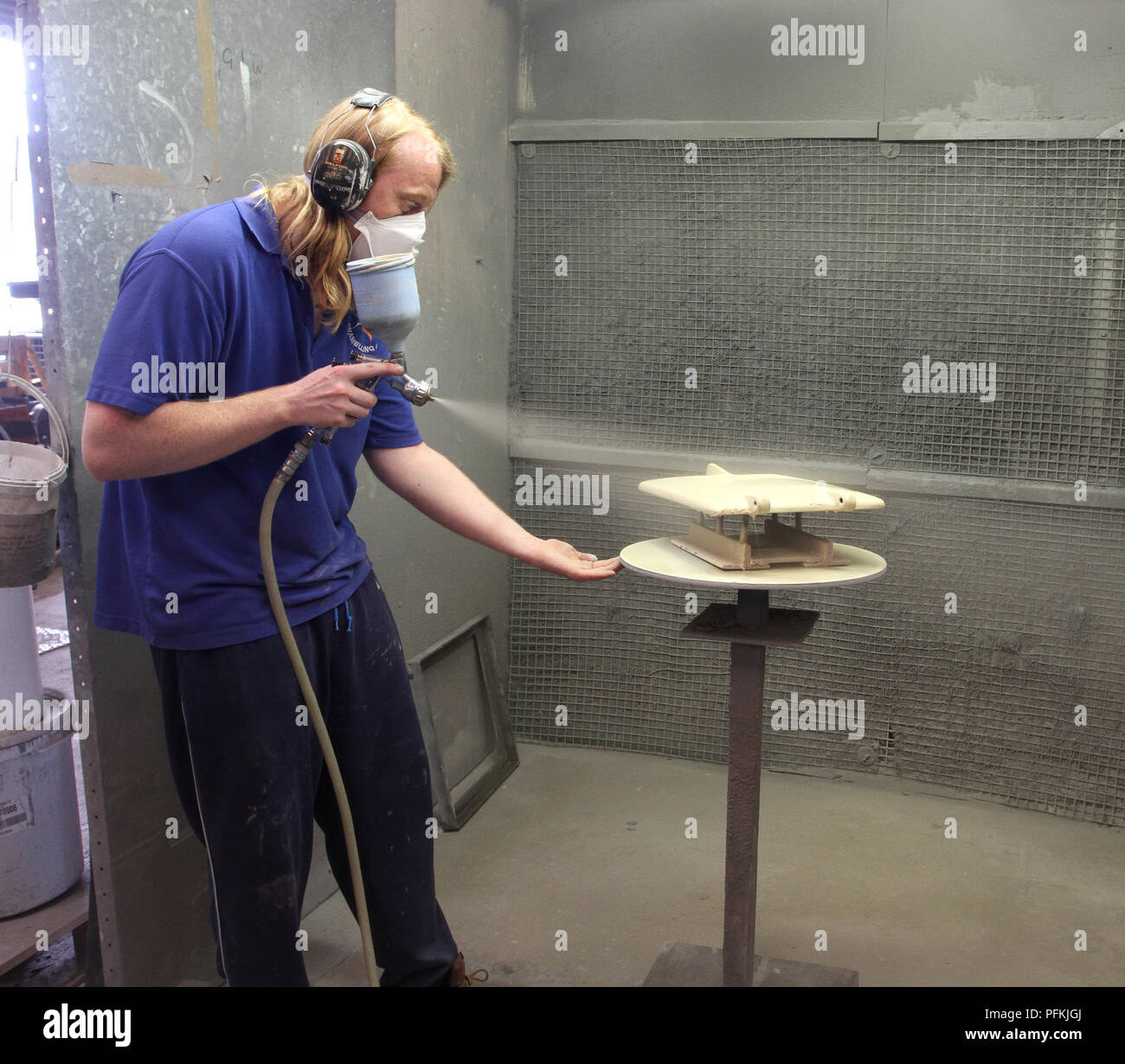 Worker detail turntable hi-res stock photography and images - Alamy