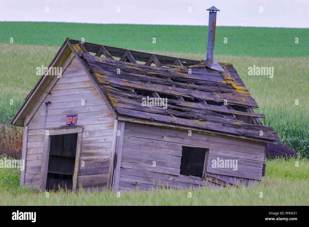 Shed collapse hi-res stock photography and images - Alamy
