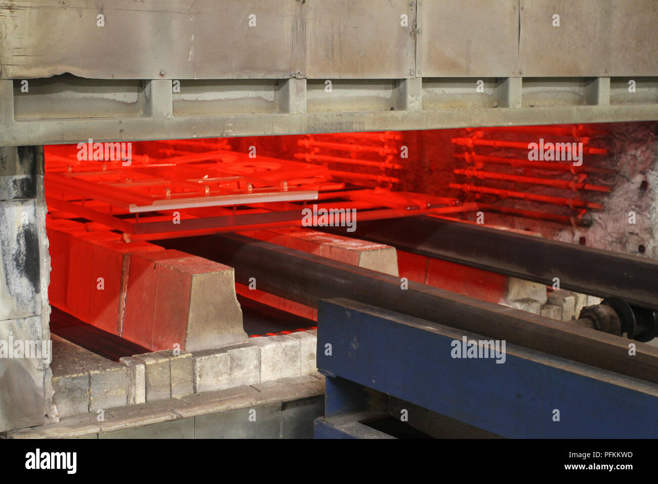 Worker detail turntable hi-res stock photography and images - Alamy