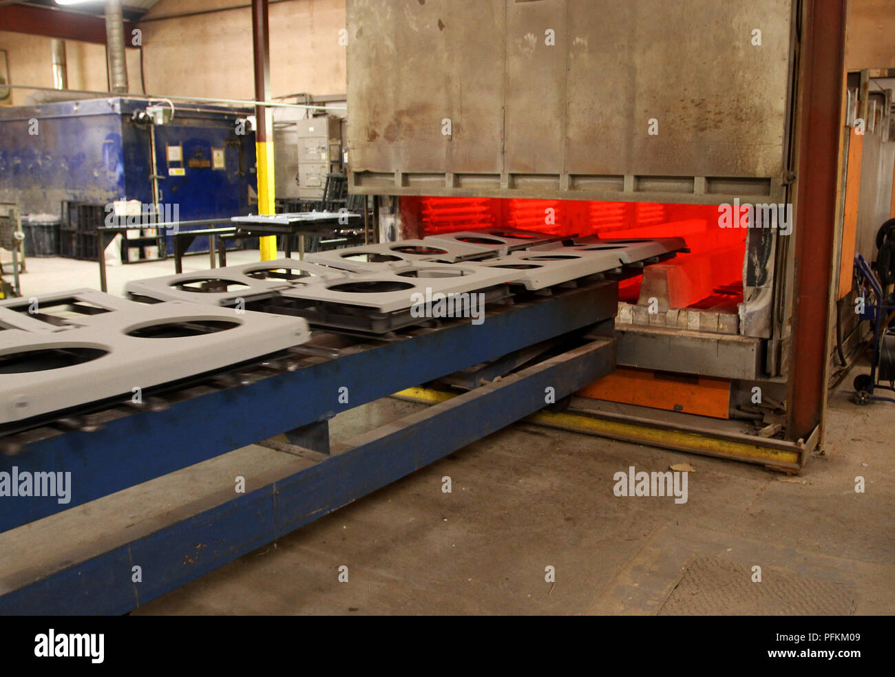 Worker detail turntable hi-res stock photography and images - Alamy