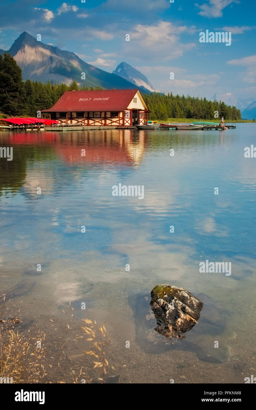 Maligne Lake in Jasper National Park, Alberta, Canada Stock Photo - Alamy