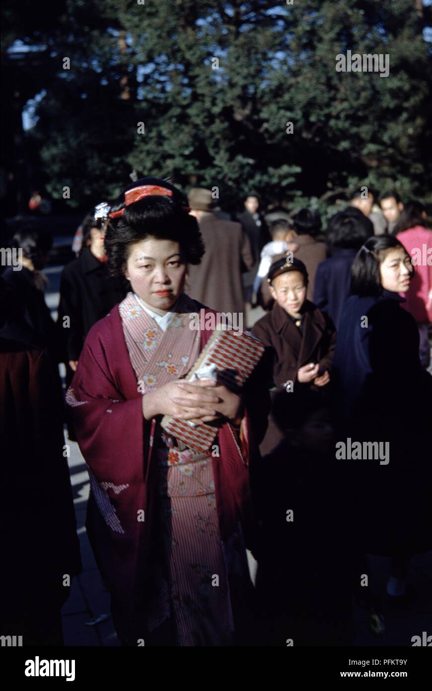 Vintage chinese dress hi-res stock photography and images - Alamy