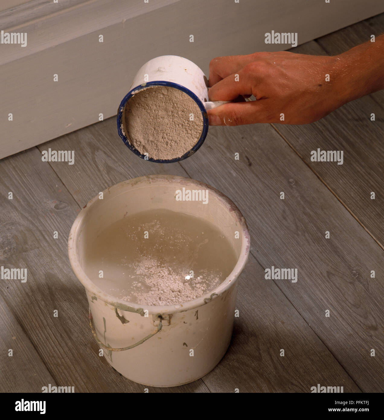Close up bucket plaster mixing hi-res stock photography and images - Alamy