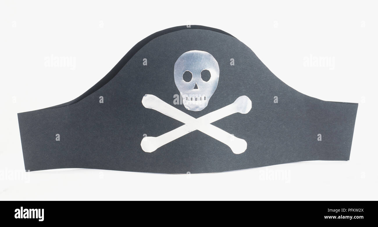 Skull and crossbones hat hi-res stock photography and images - Alamy