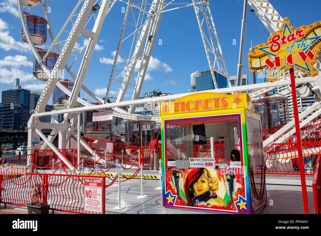 Star of the Show Giant ferris wheel ride at Darling Harbour in Sydney ...