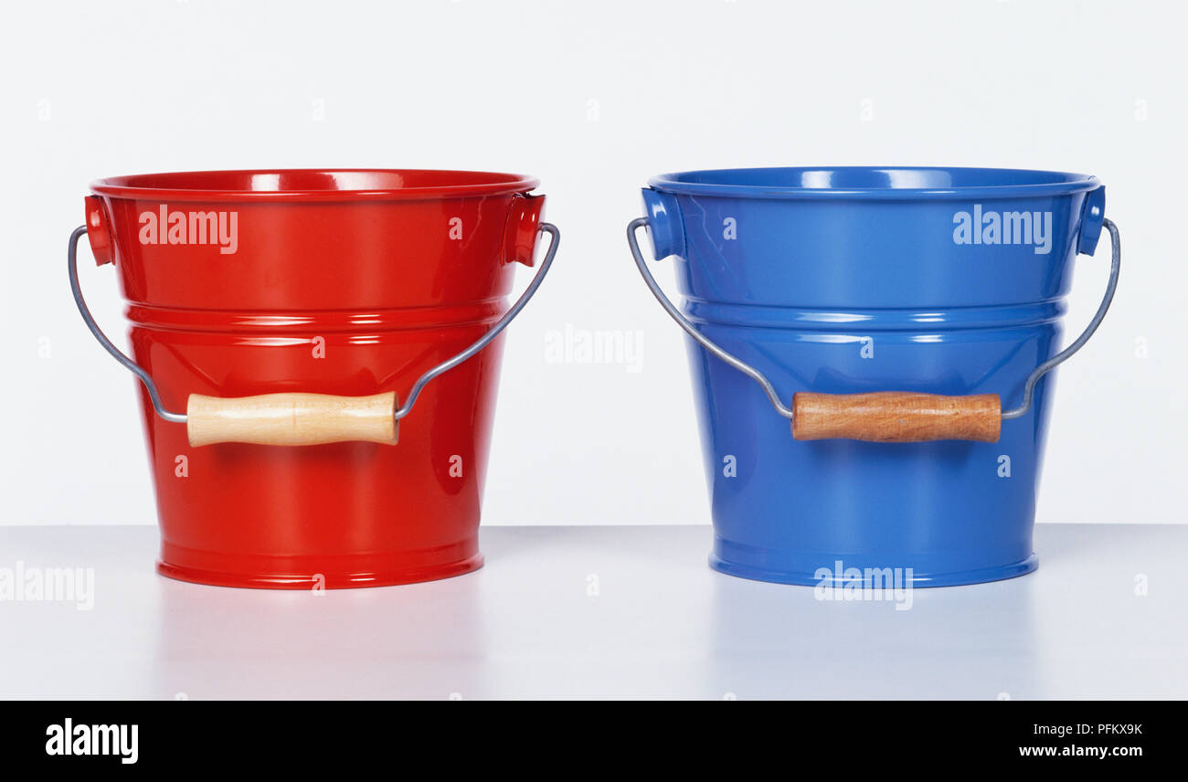 Metal bucket handles hi-res stock photography and images - Alamy