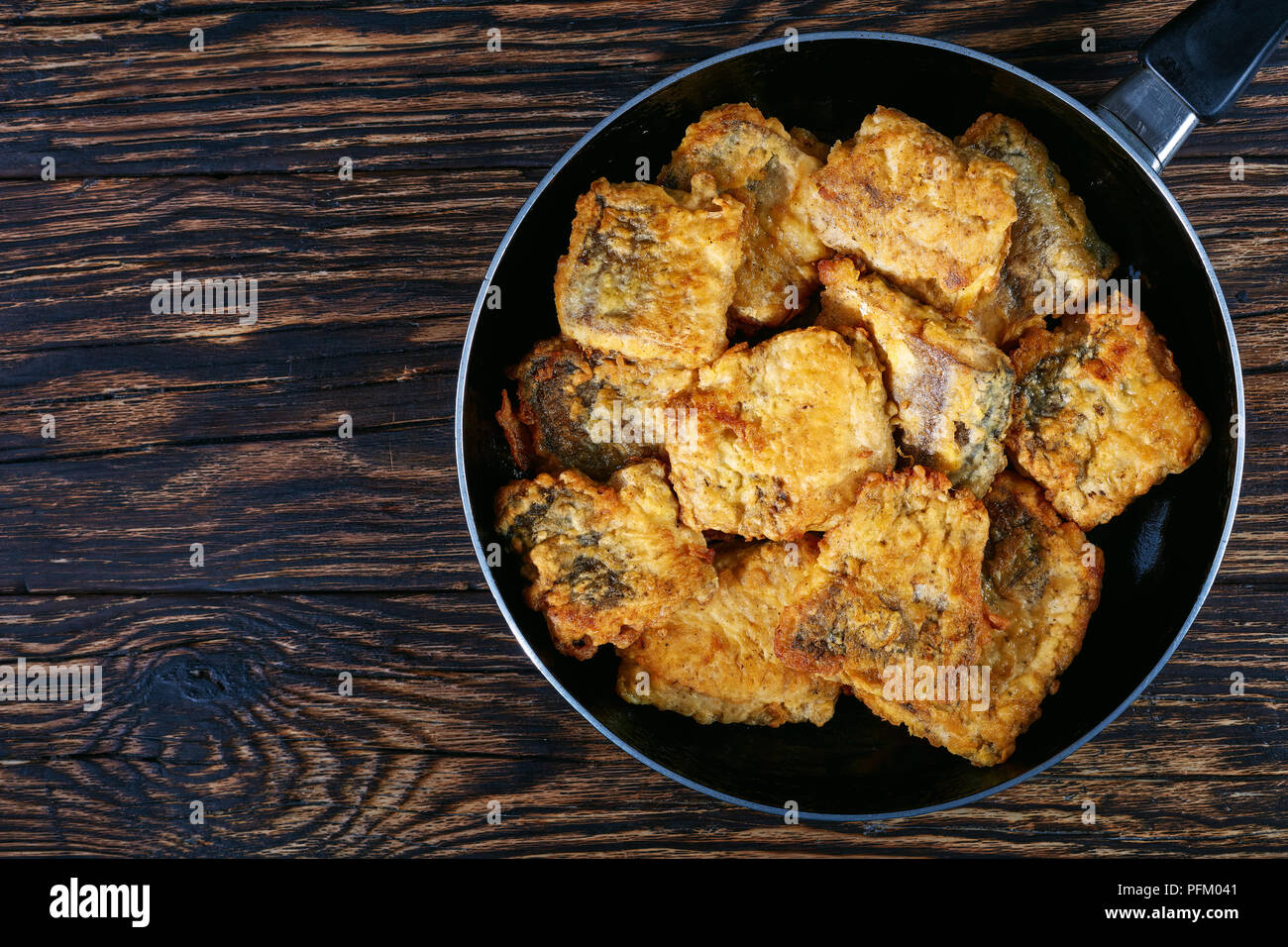 Golden battered fish hi-res stock photography and images - Alamy